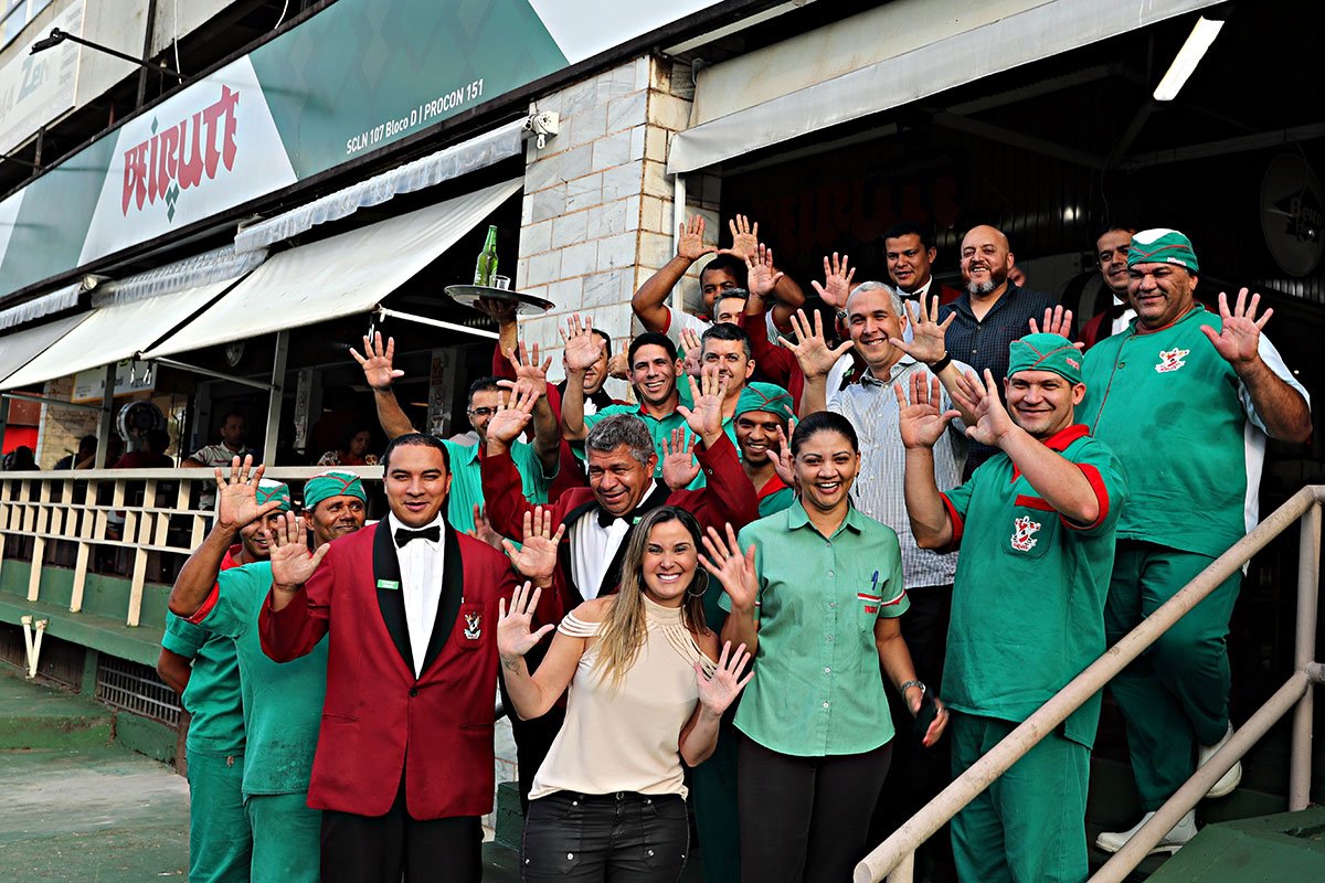 O bar que todos nós inventamos (E assim se passaram dez anos) - Olhar ...